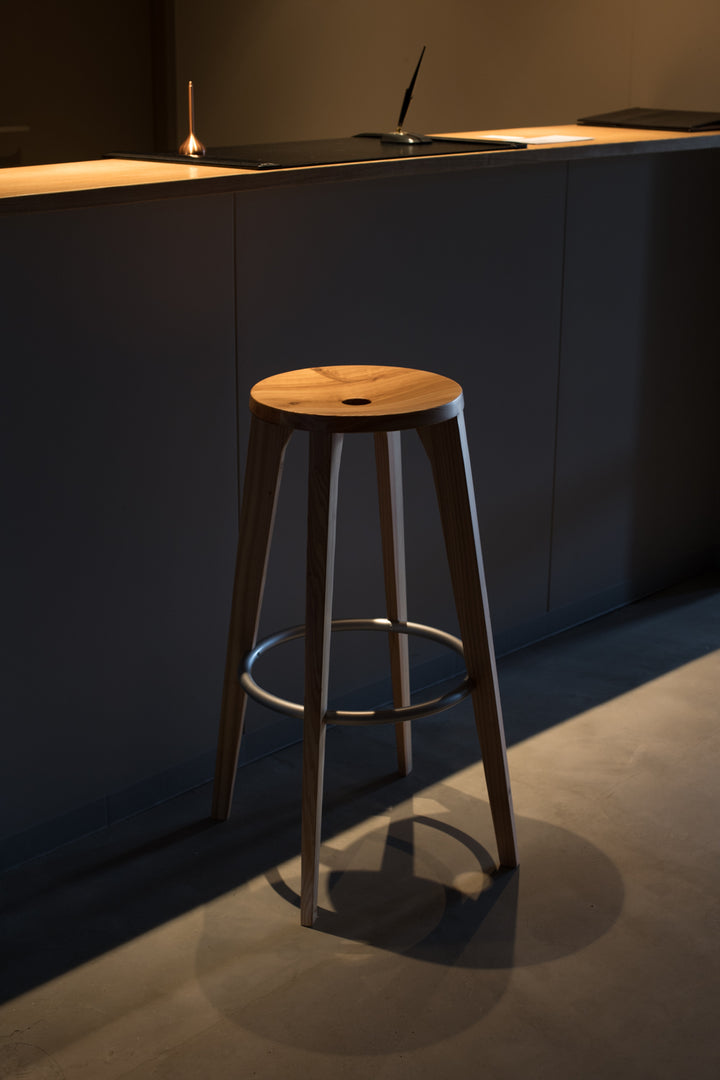 Dovetail Barstools | Staffan Holm | Ariake Japanese Furniture | APATO